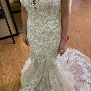 Allure Bridals | Dresses | Nwt Allure 95 Wedding Dress With Veil | Poshmark